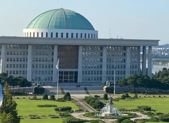 국회가 도피성?...사랑과 신뢰 받는 국회 위해 부적격 의원 걸러내야